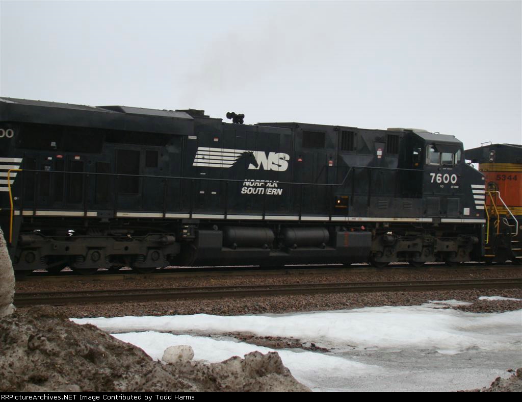 NS 7600
